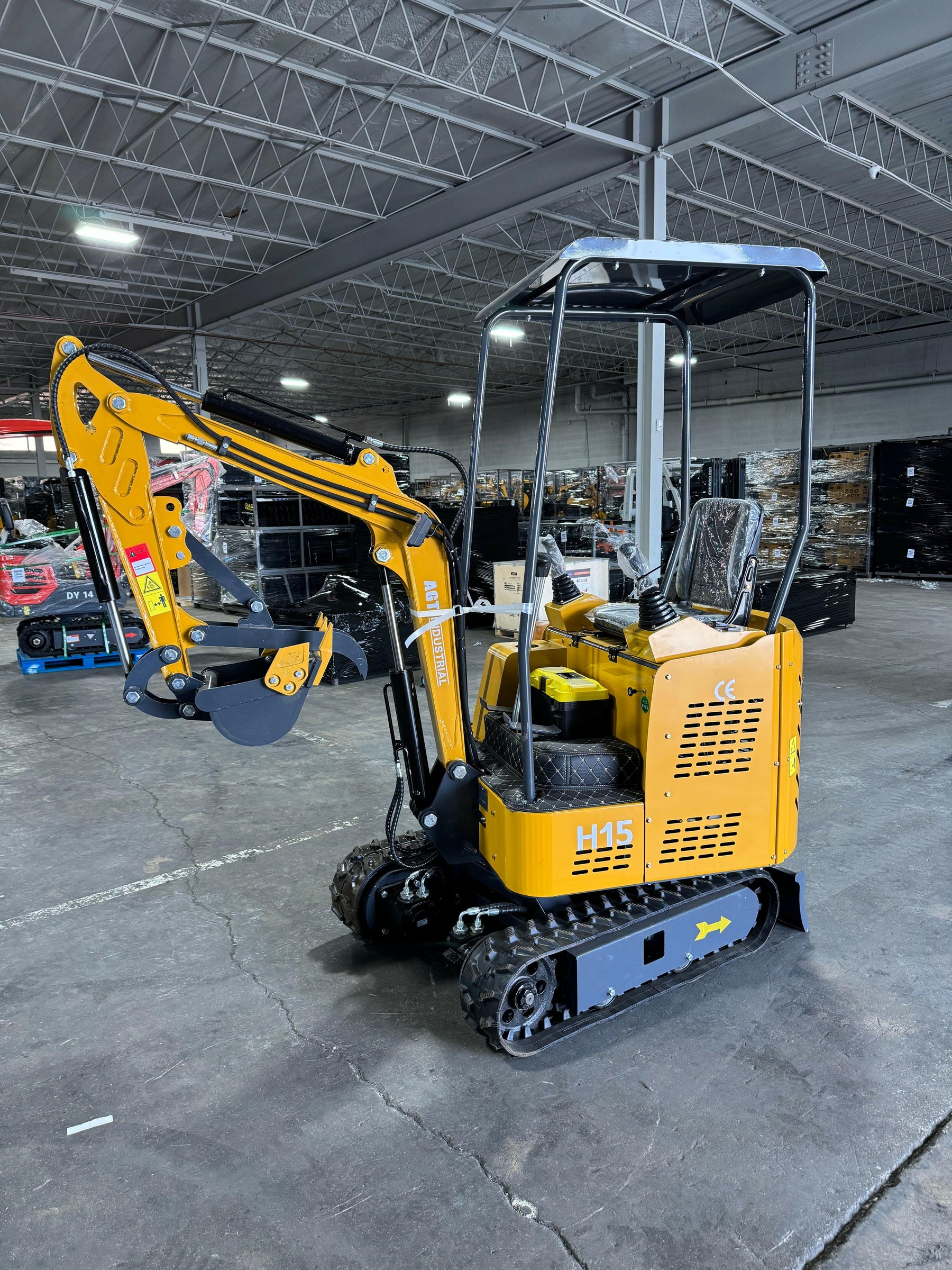 1 ton, 13.5HP RATO Mini Excavator w/ pilot control system | AGT-H15R