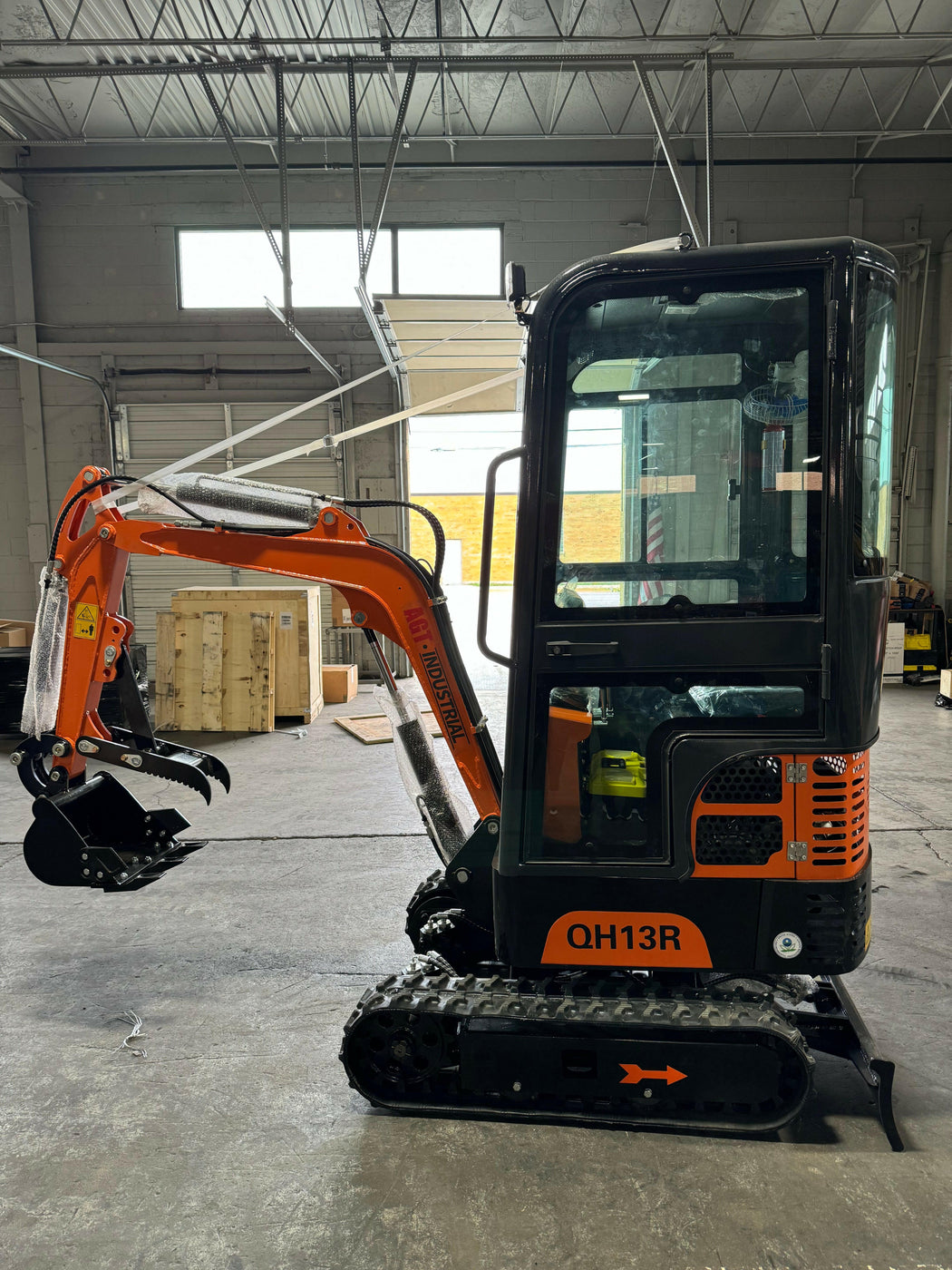 AGT 13.5HP 1-ton Mini & Small Excavator More Comfortable, 2116 pounds ...